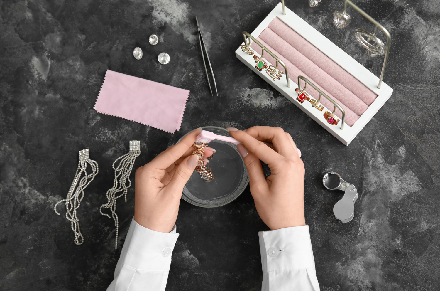 "Ultimate Guide: Practical Tips for Cleaning and Maintaining Your Jewe